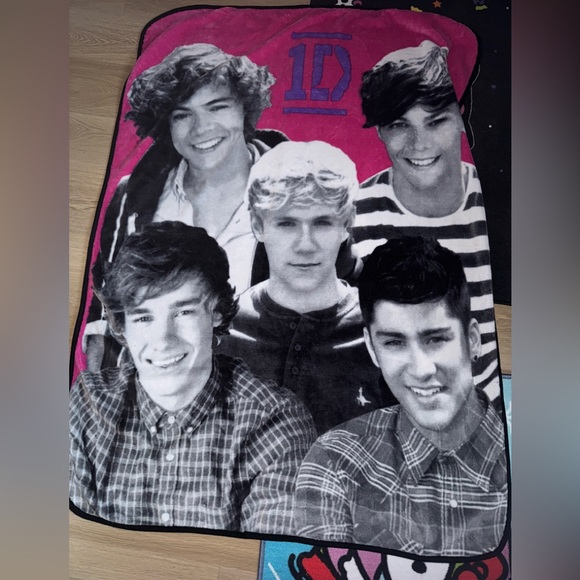 1D | Bedding | One Direction 22 Plush Throw 46x60 | Poshmark